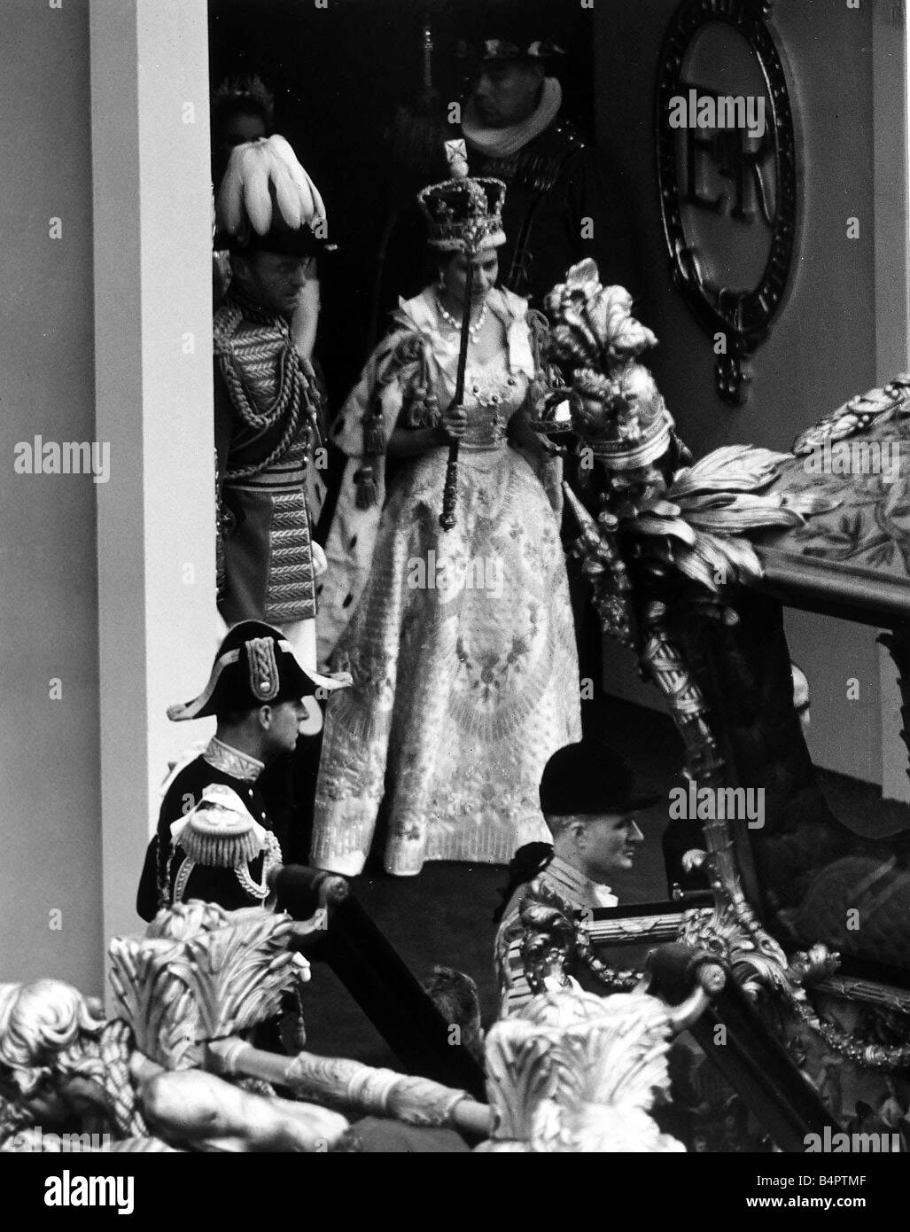 Queen Elizabeth II 1953 Coronation The Queen emerges from Westminster ...