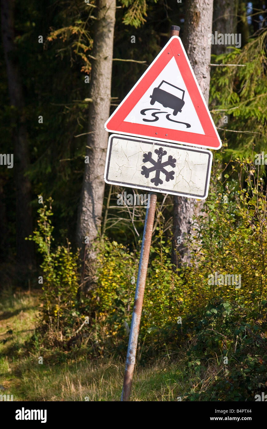 Slippery Road Sign High Resolution Stock Photography and Images - Alamy