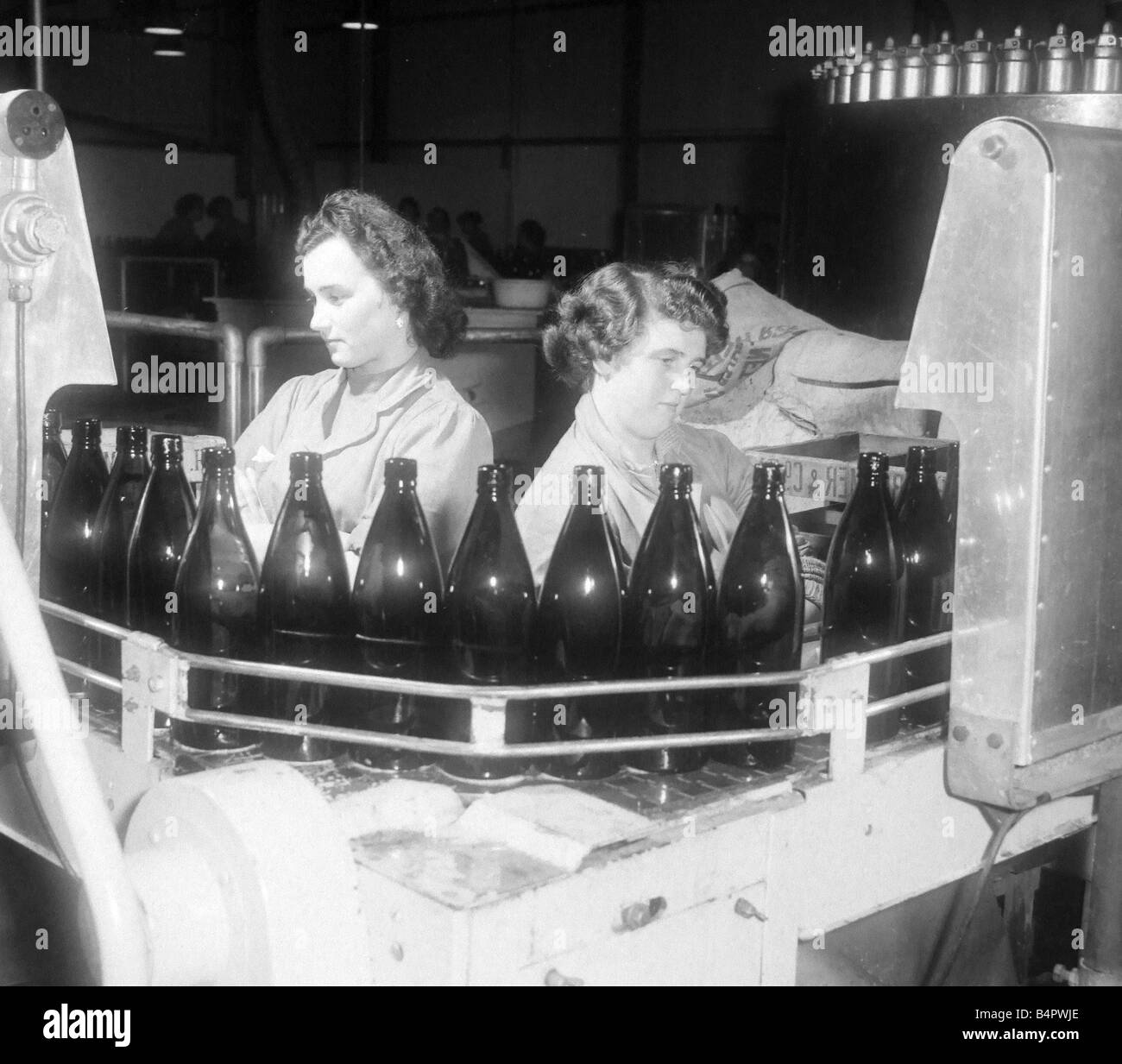 1950s factory line hi-res stock photography and images - Alamy