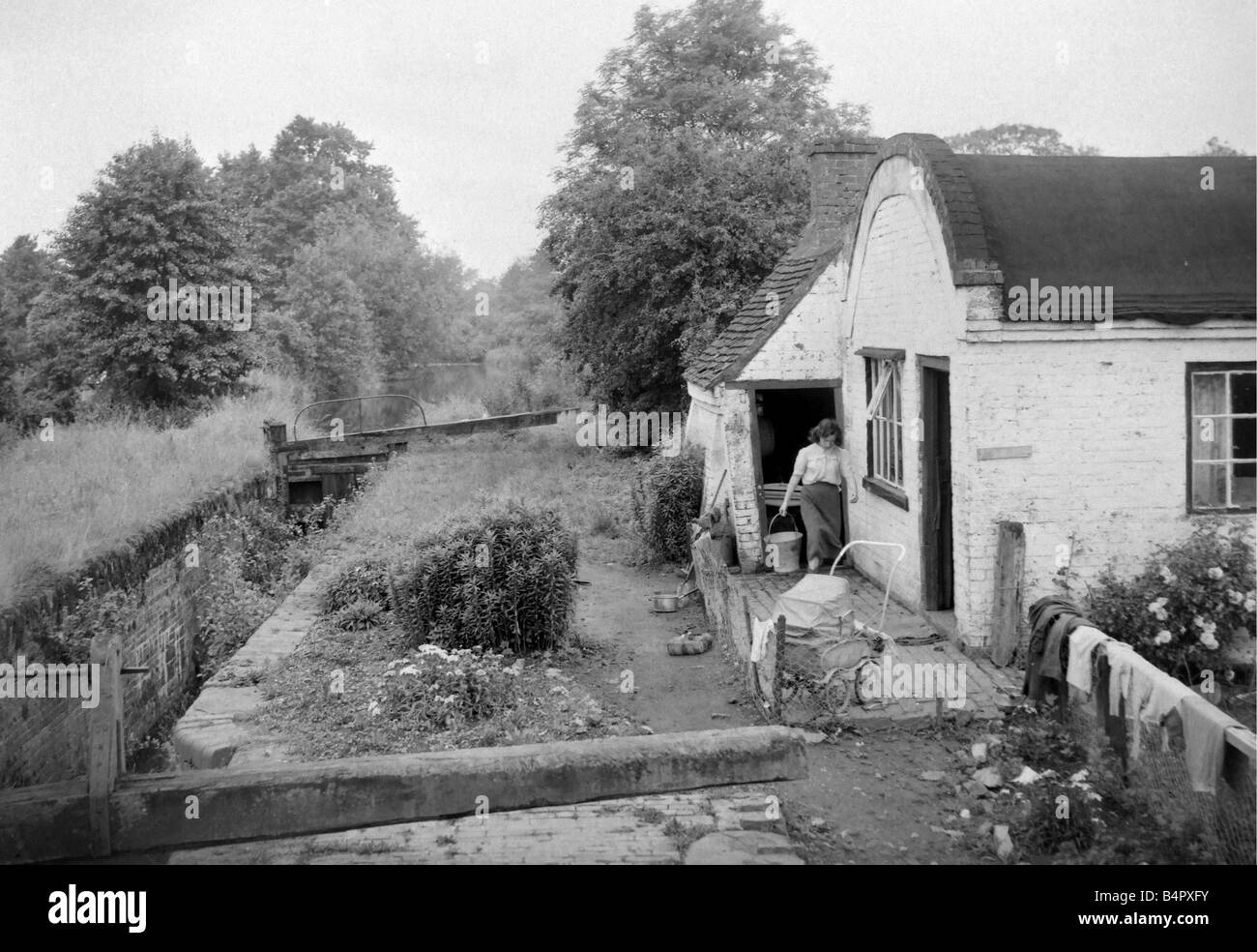 Canal country cottage pram locks architecture 1950s hi-res stock ...