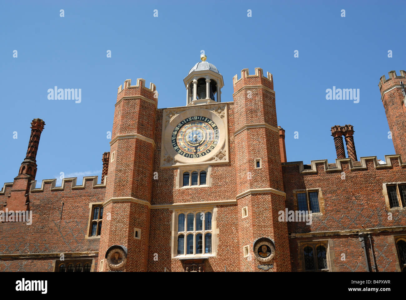 Hampton court palace clock court hi-res stock photography and images ...