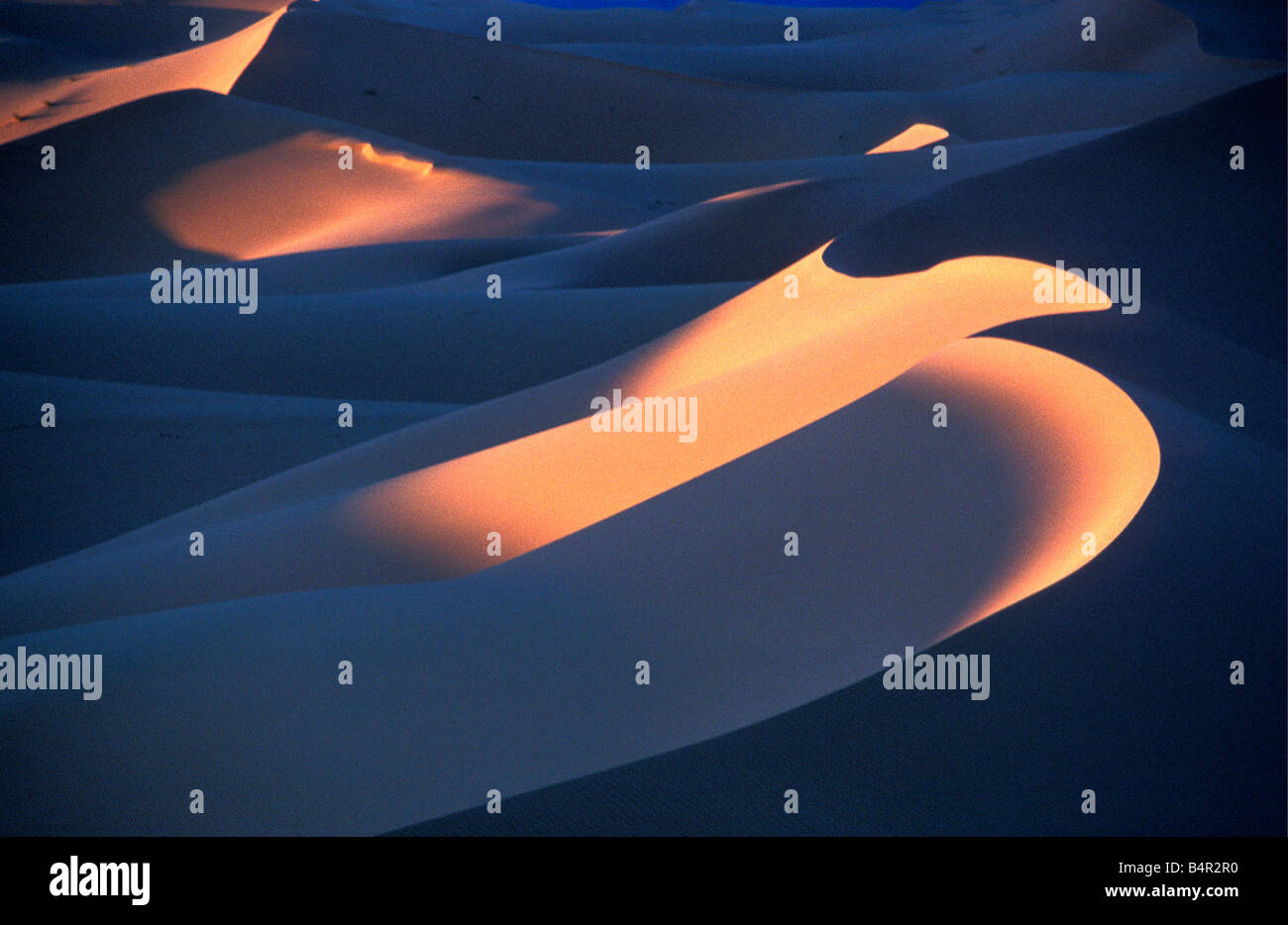 Algeria near Djanet Landscape Sand dunes Sahara Desert Stock Photo - Alamy