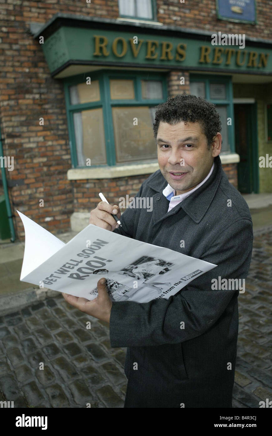 Corrie Street actor Craig Charles signs a get well card for Wayne ...