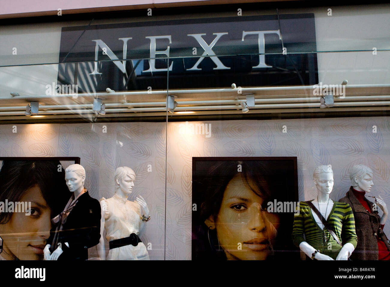 Ladies and mens fashion hi-res stock photography and images - Alamy