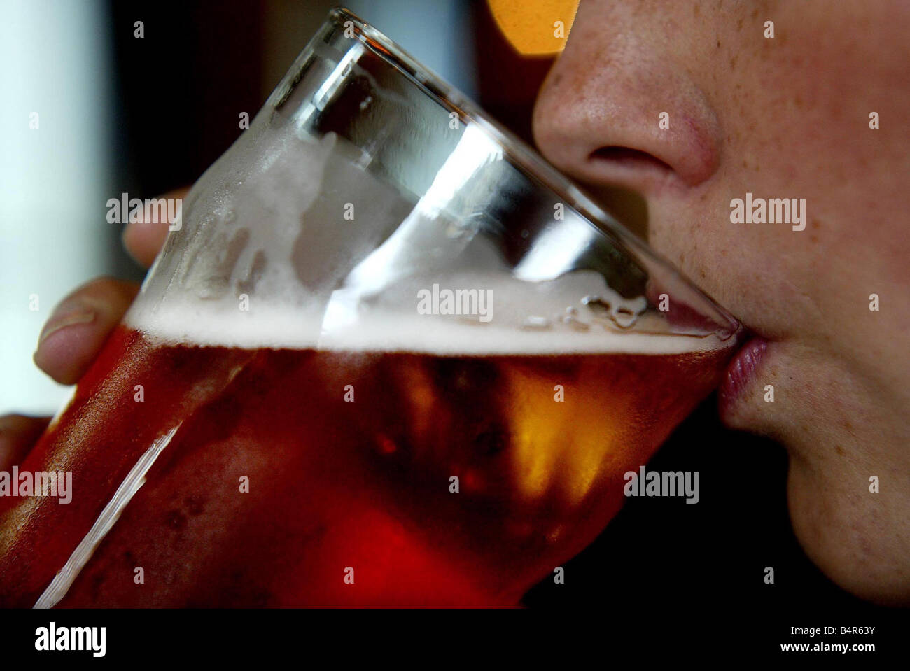 A woman drinking a pint of beer Stock Photo - Alamy