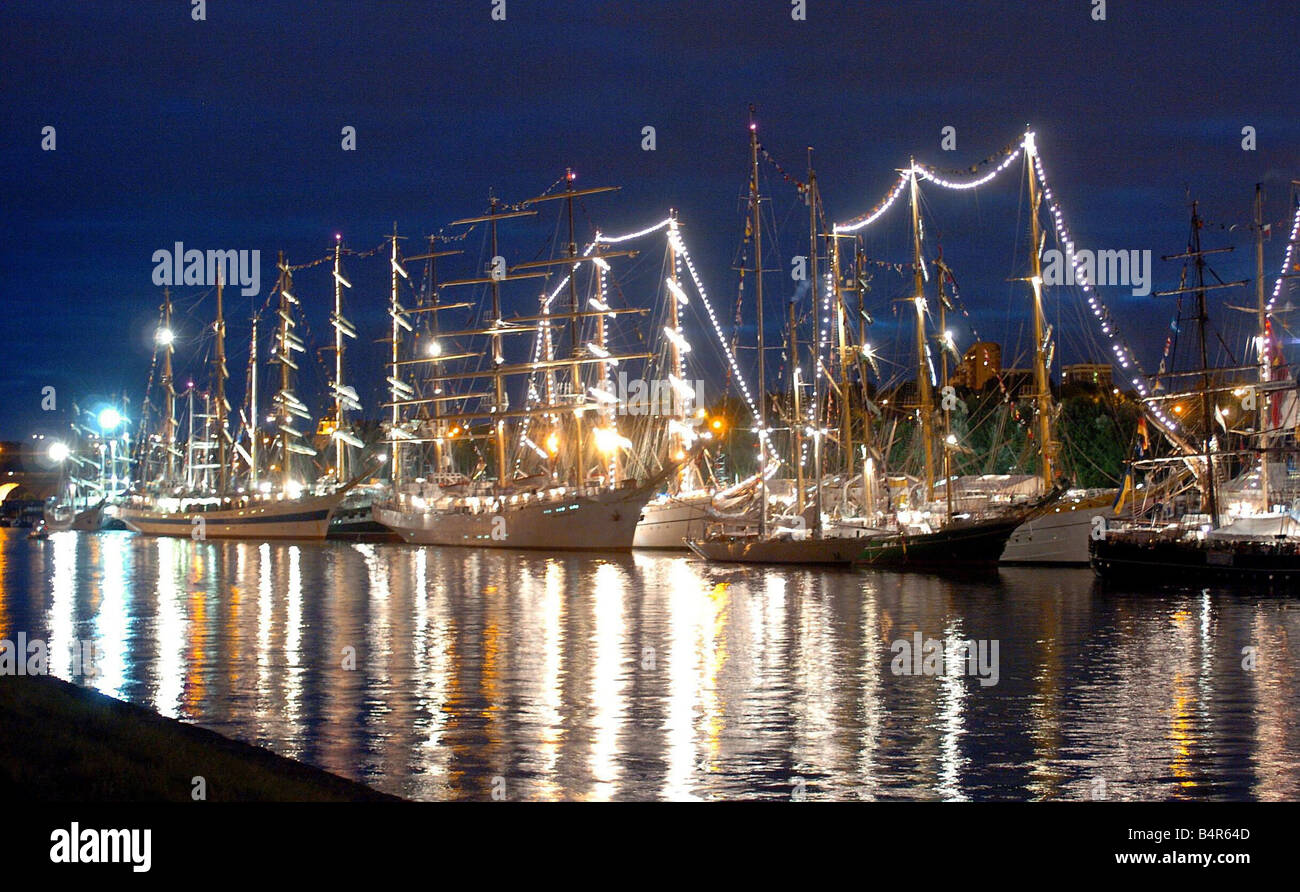 Tall ships at night hi-res stock photography and images - Alamy