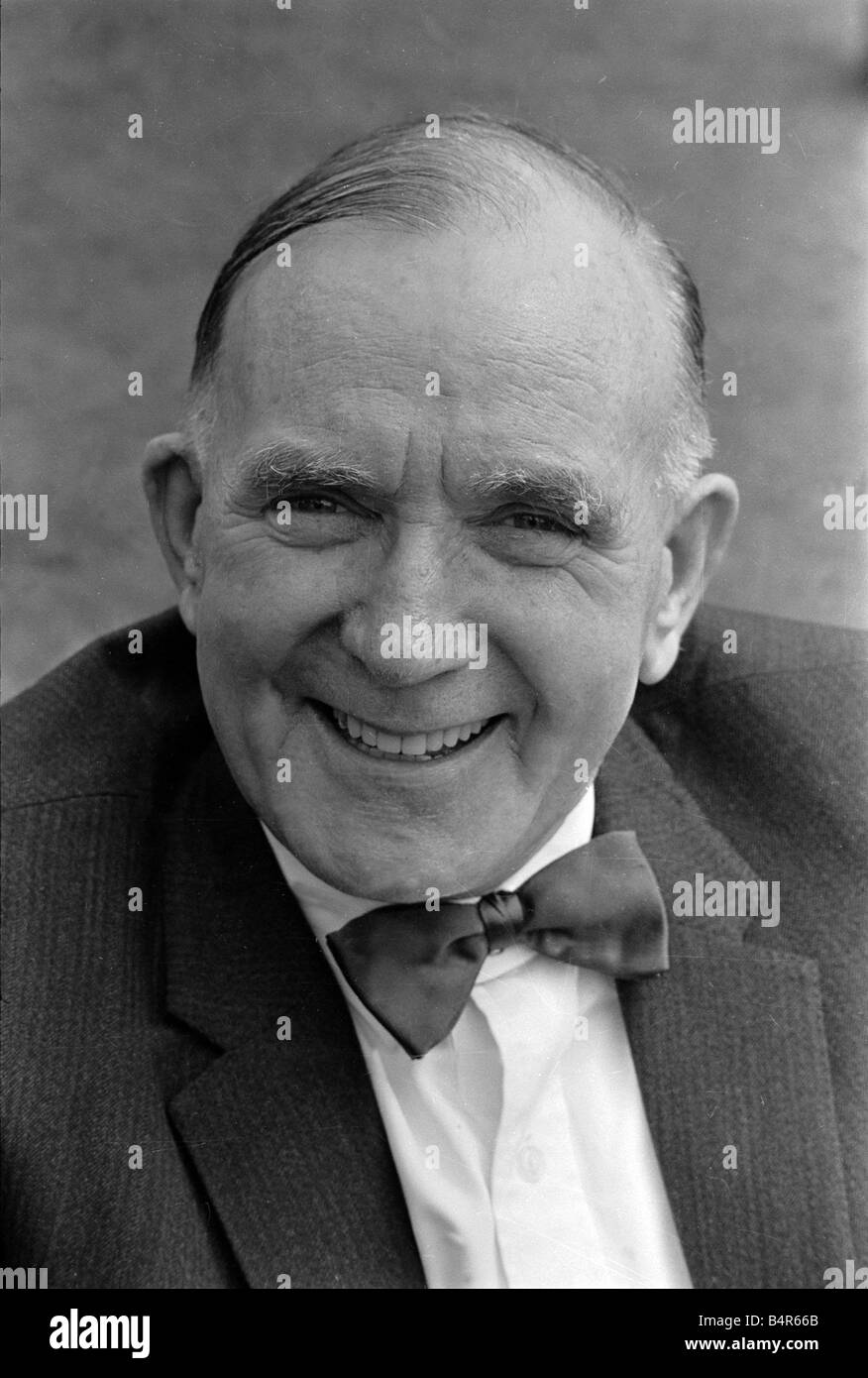 Albert Pierrepoint last chief executioner who retired in 1956 relaxing ...