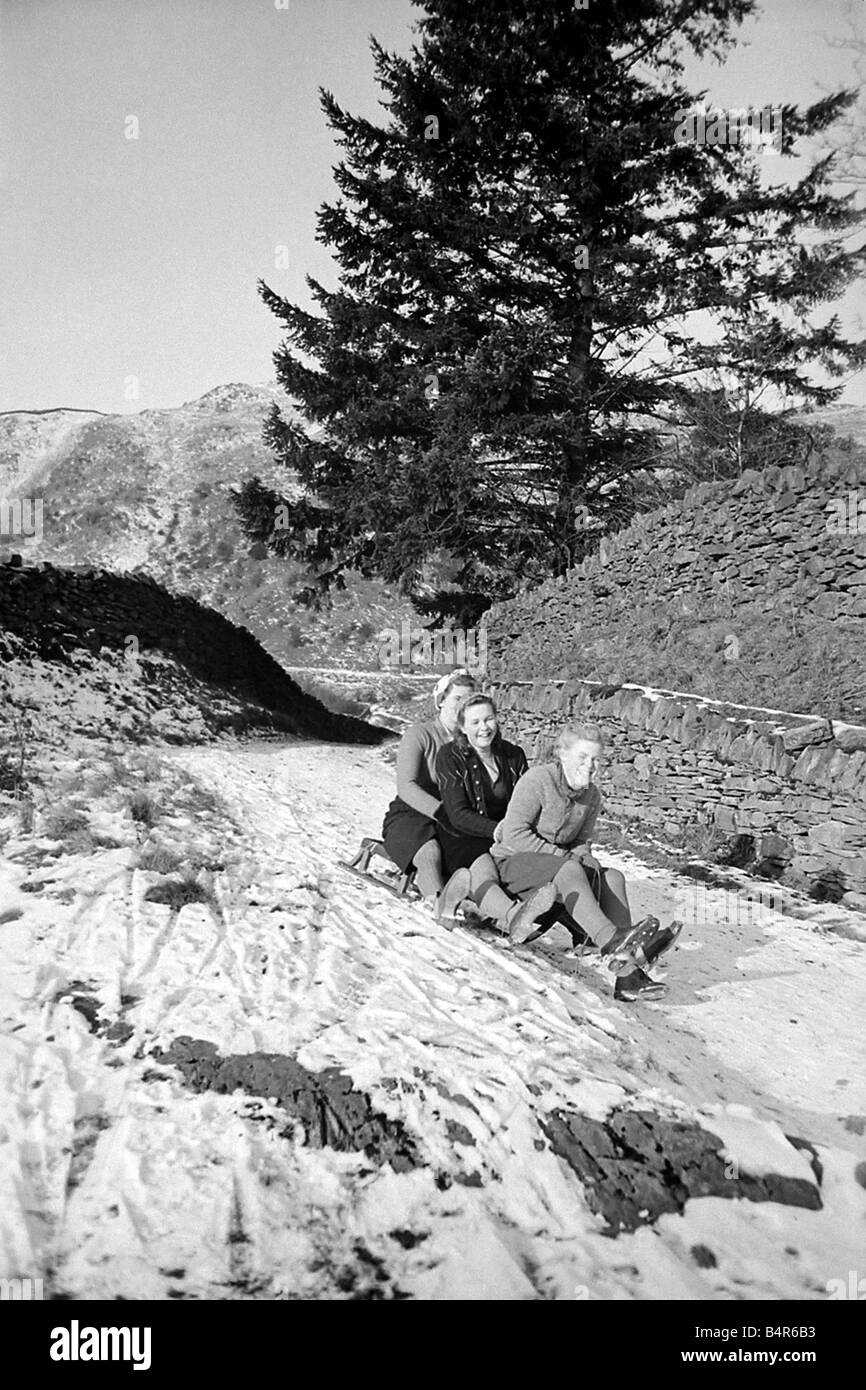 1940s snow scene hi-res stock photography and images - Alamy
