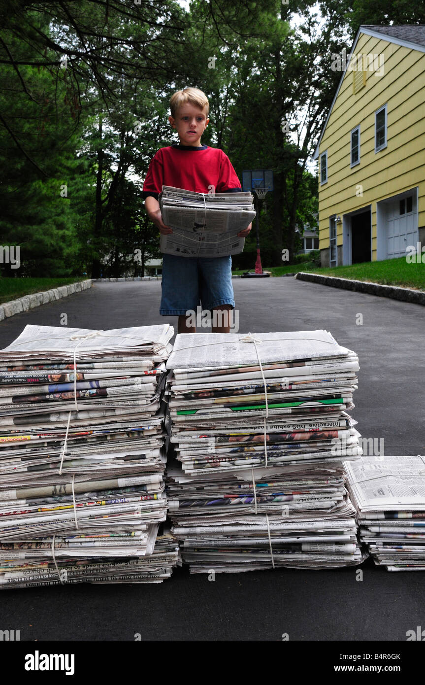 Paper boy and newspapers hi-res stock photography and images - Alamy