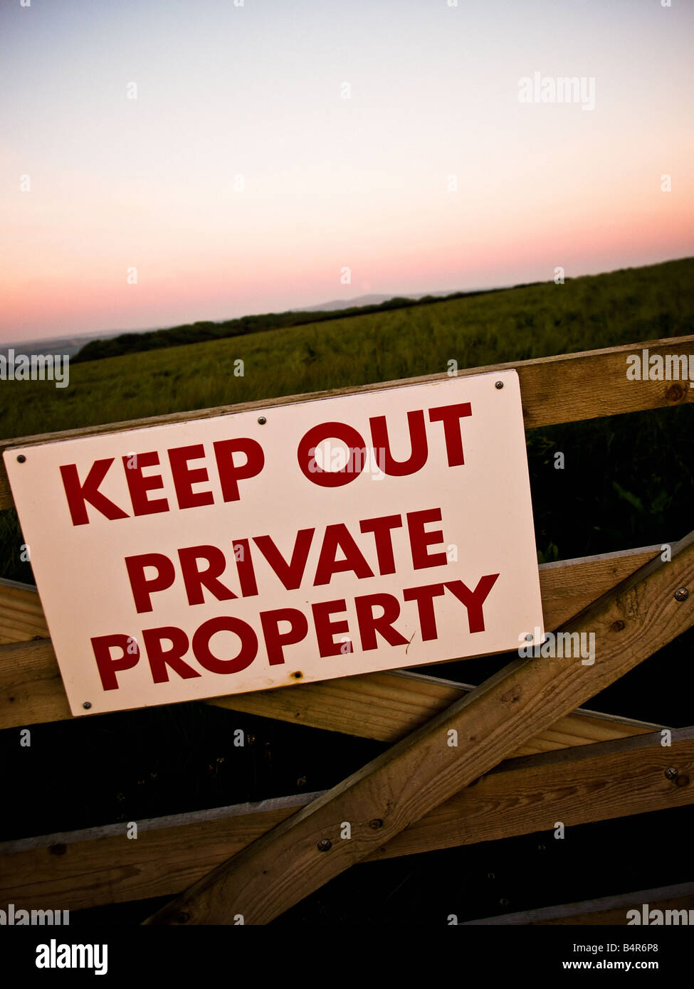 Private property sign fence hi-res stock photography and images - Alamy