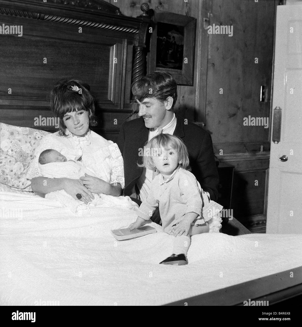 Wendy and lucy Black and White Stock Photos & Images - Alamy