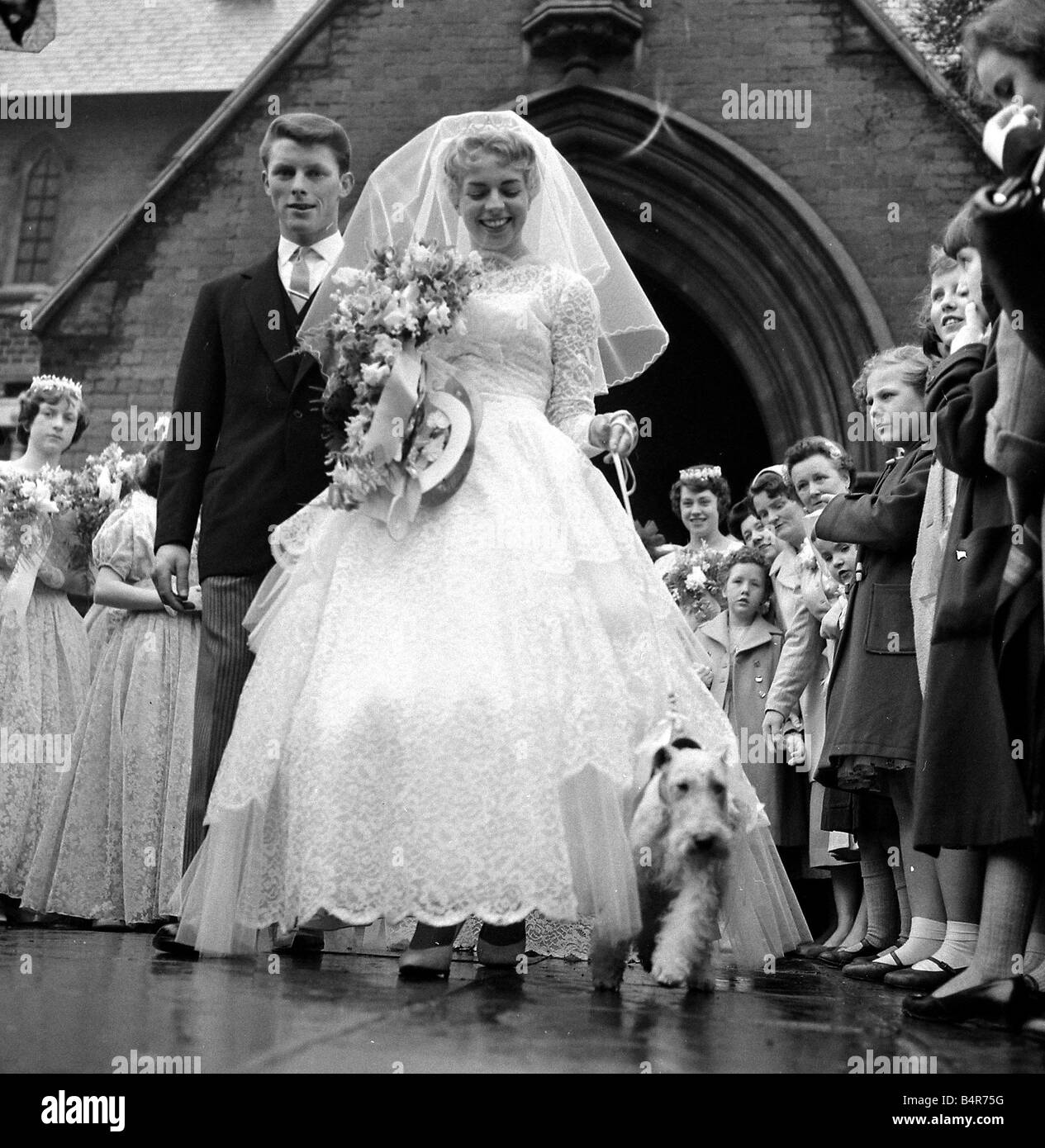 Church woman 1950s hi-res stock photography and images - Alamy