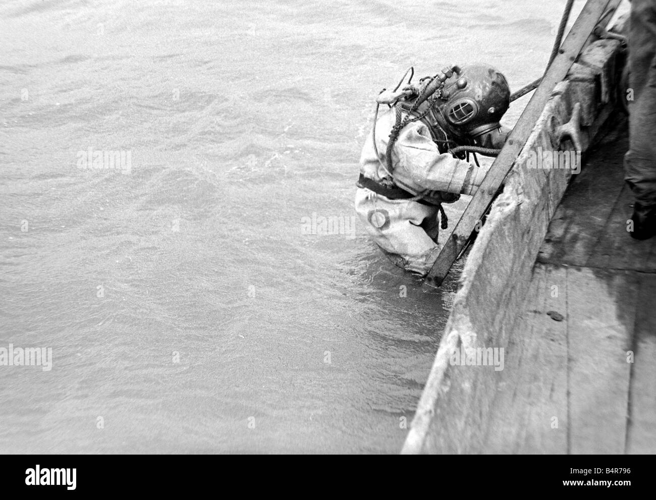 1950s diving hi-res stock photography and images - Alamy