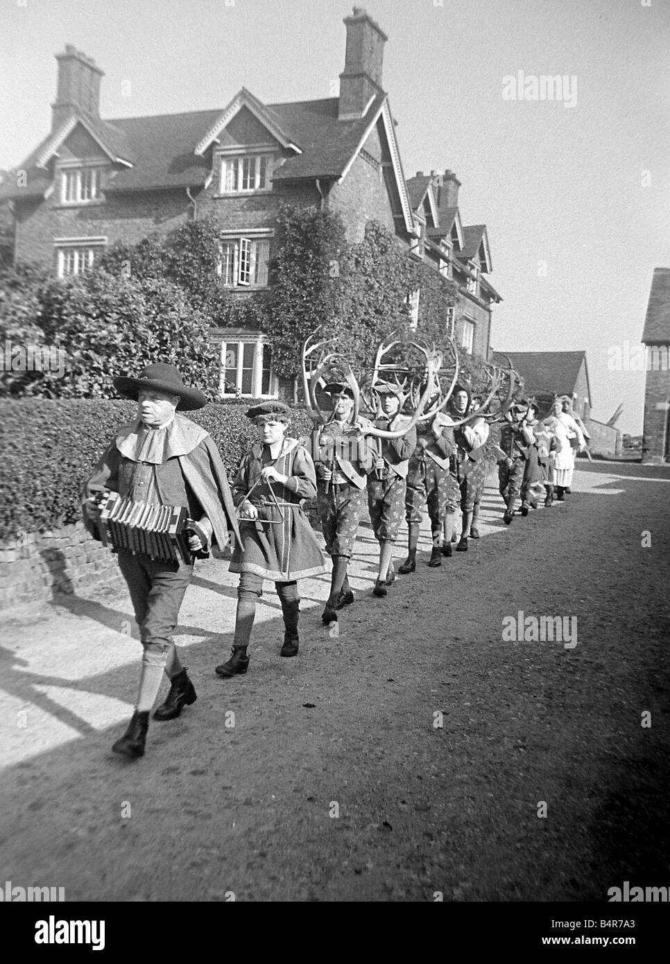 World war two dancers hi-res stock photography and images - Alamy