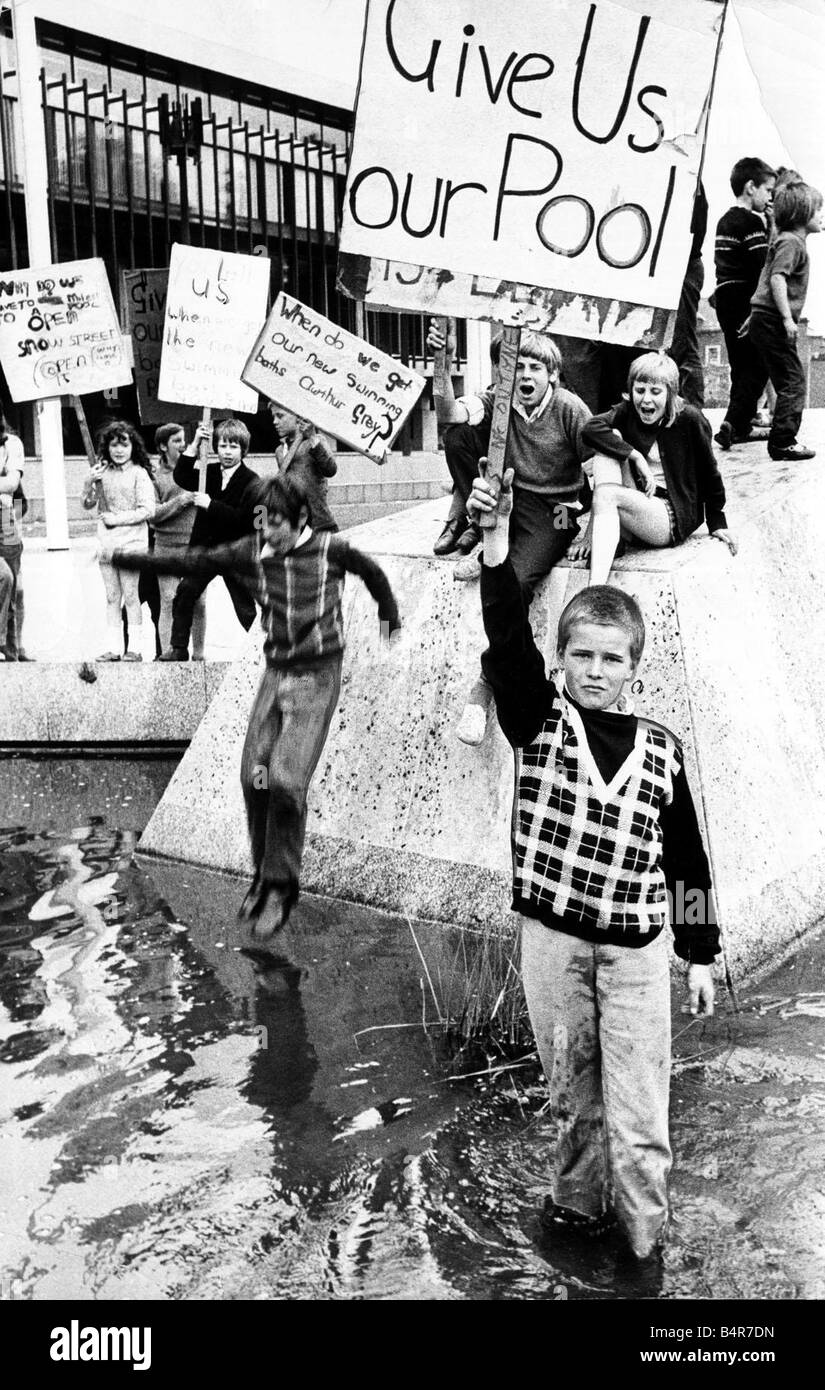 1970s protest hi-res stock photography and images - Alamy
