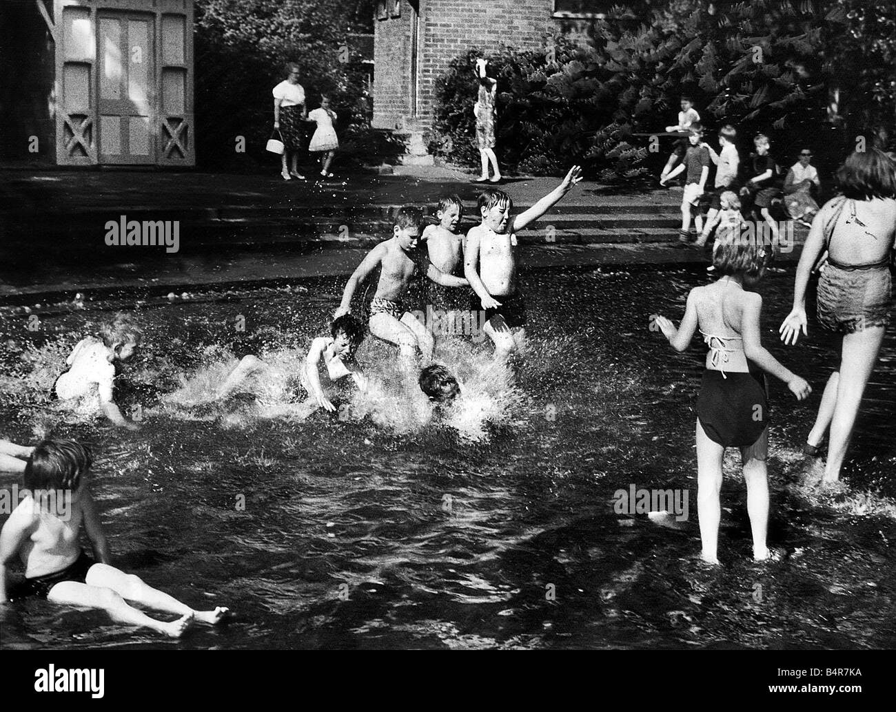 Crowded Paddling Pool High Resolution Stock Photography and Images - Alamy