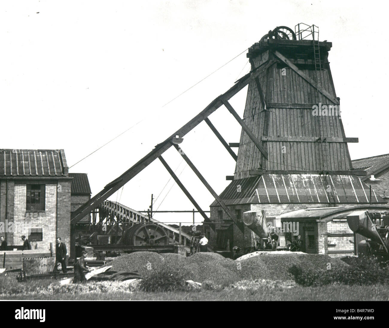 A 1949 picture of the headgear and winding house at Lynemouth Colliery ...
