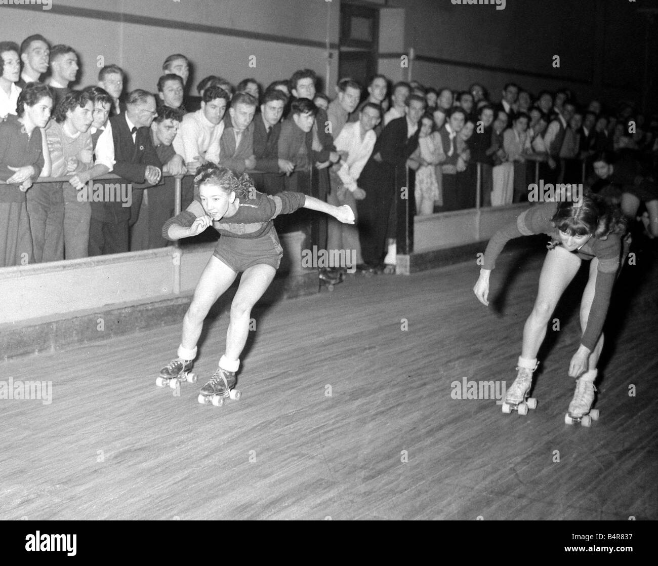 Roller skating 1950s hi-res stock photography and images - Alamy