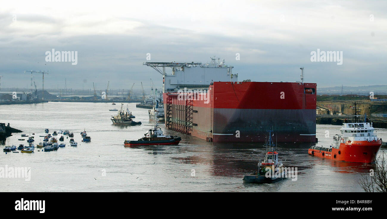 The Bonga floating oil platform whcih finally made it down the Tyne ...