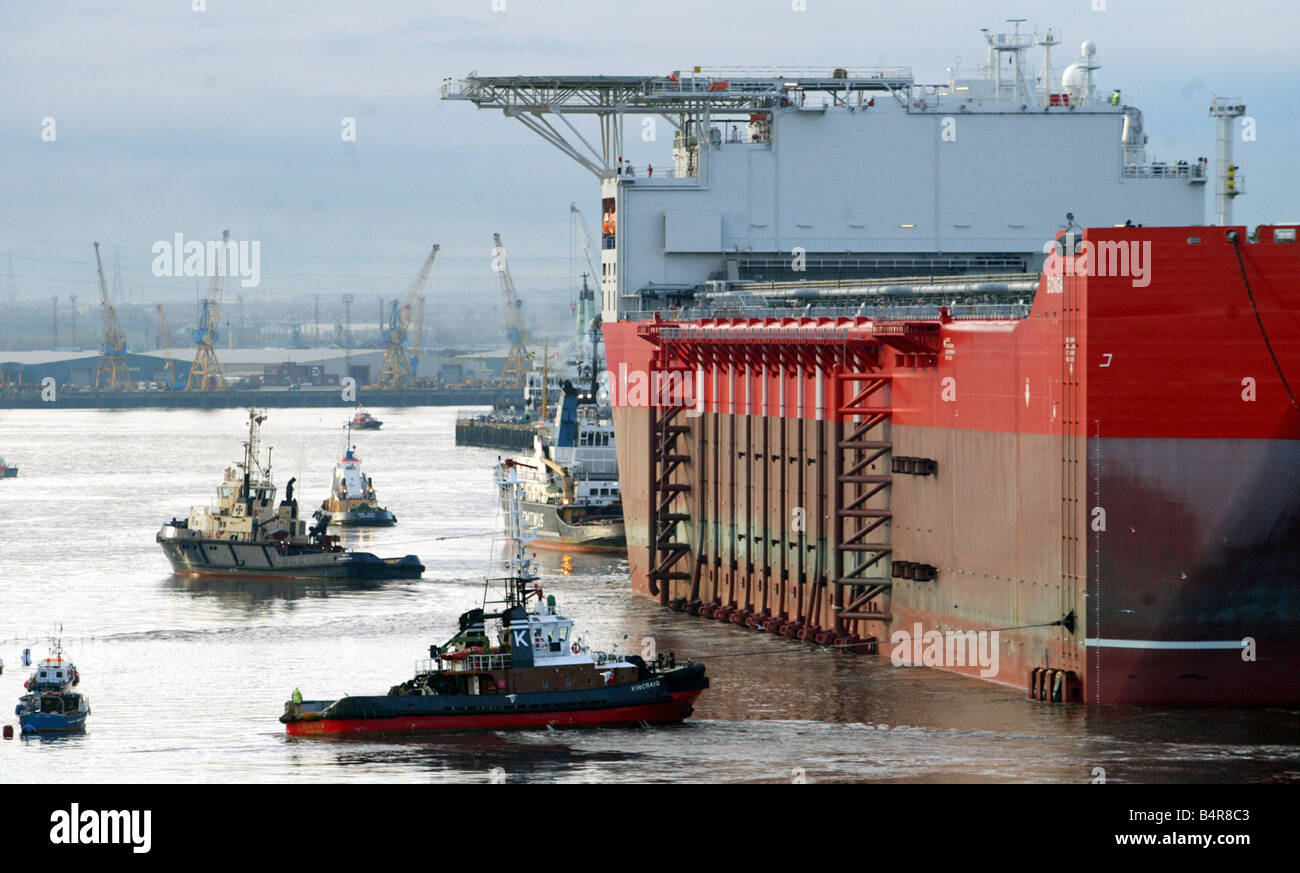 The Bonga floating oil platform whcih finally made it down the Tyne ...