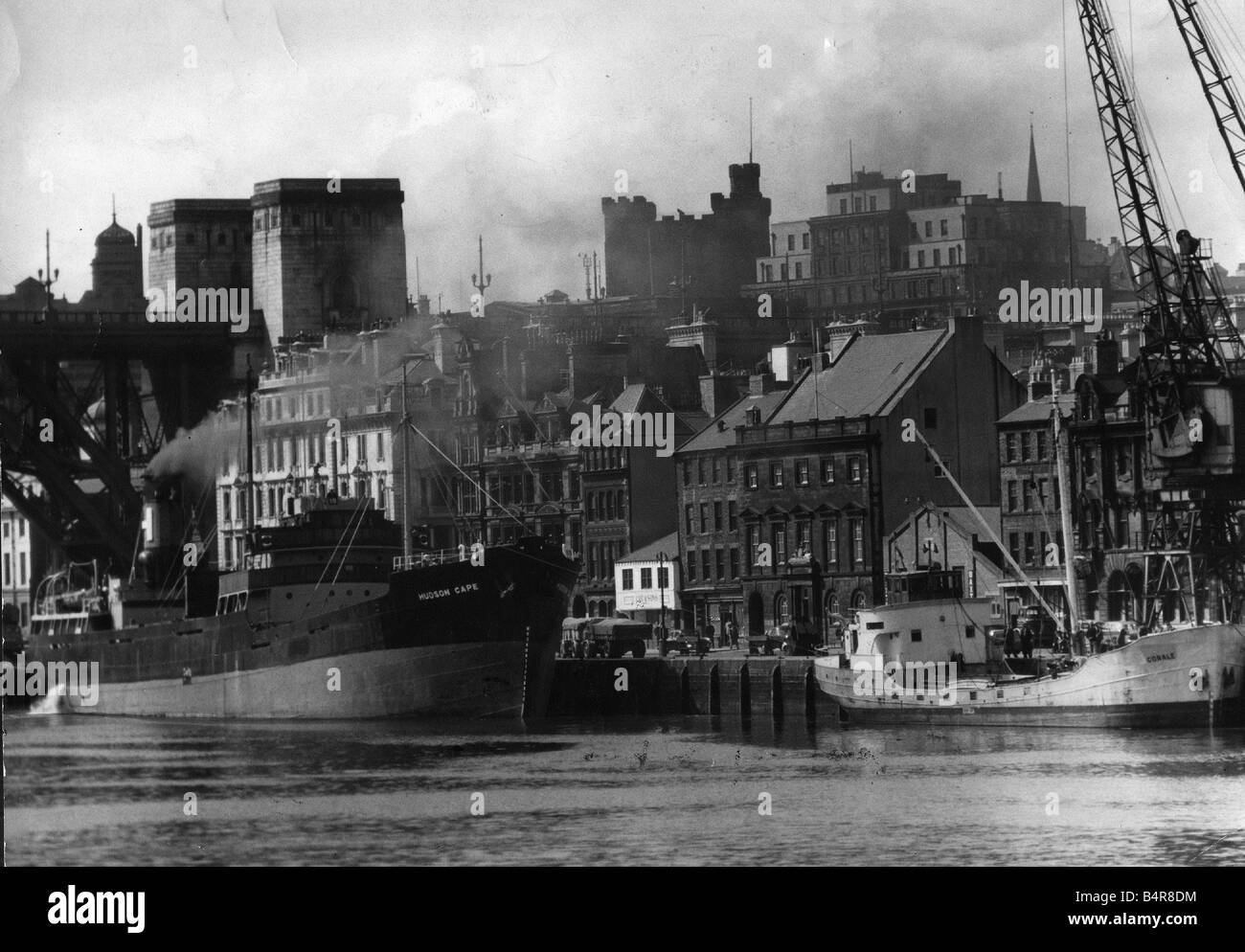 Quayside castle ships hi-res stock photography and images - Alamy