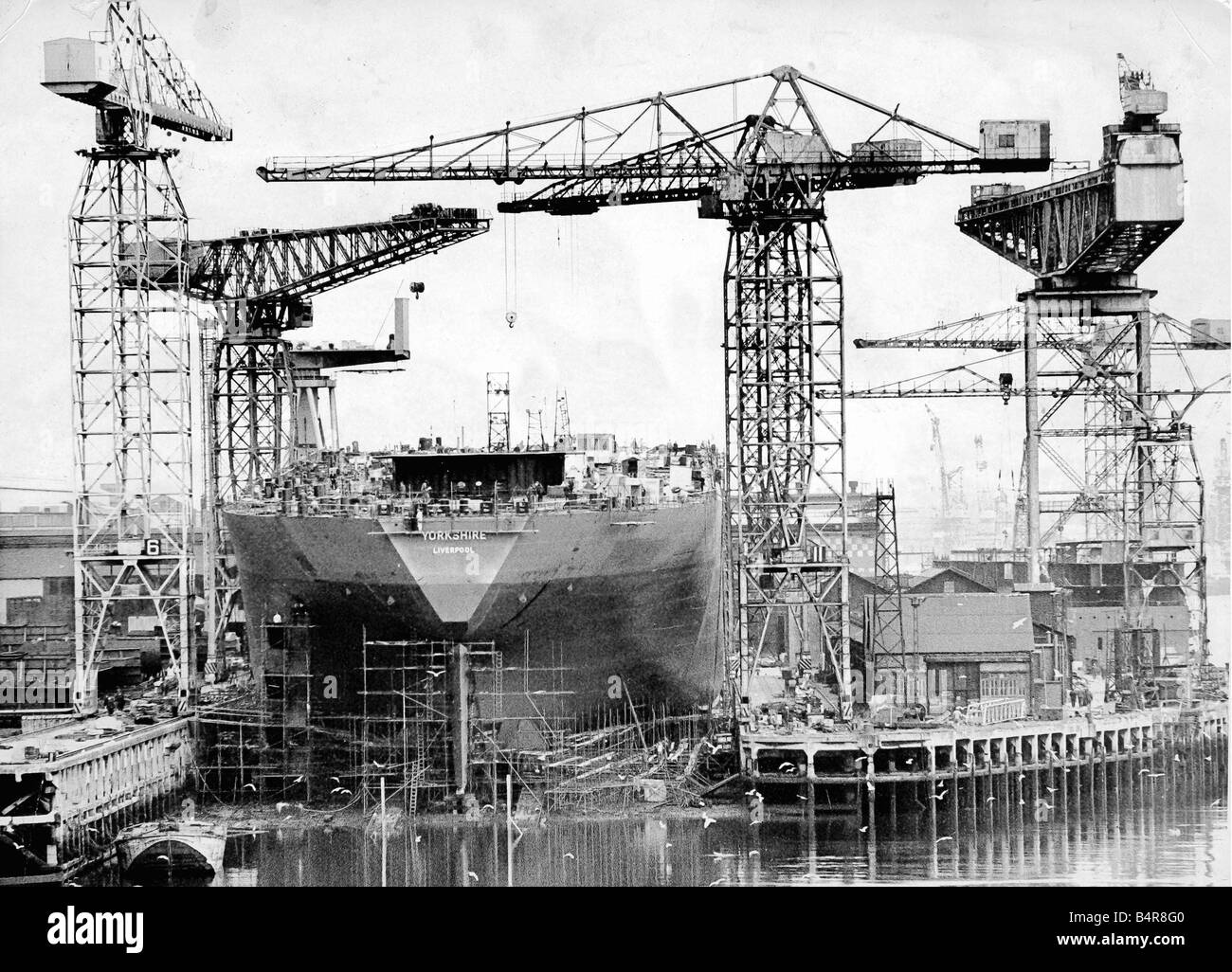 Massive ship under construction in 1974 Stock Photo - Alamy