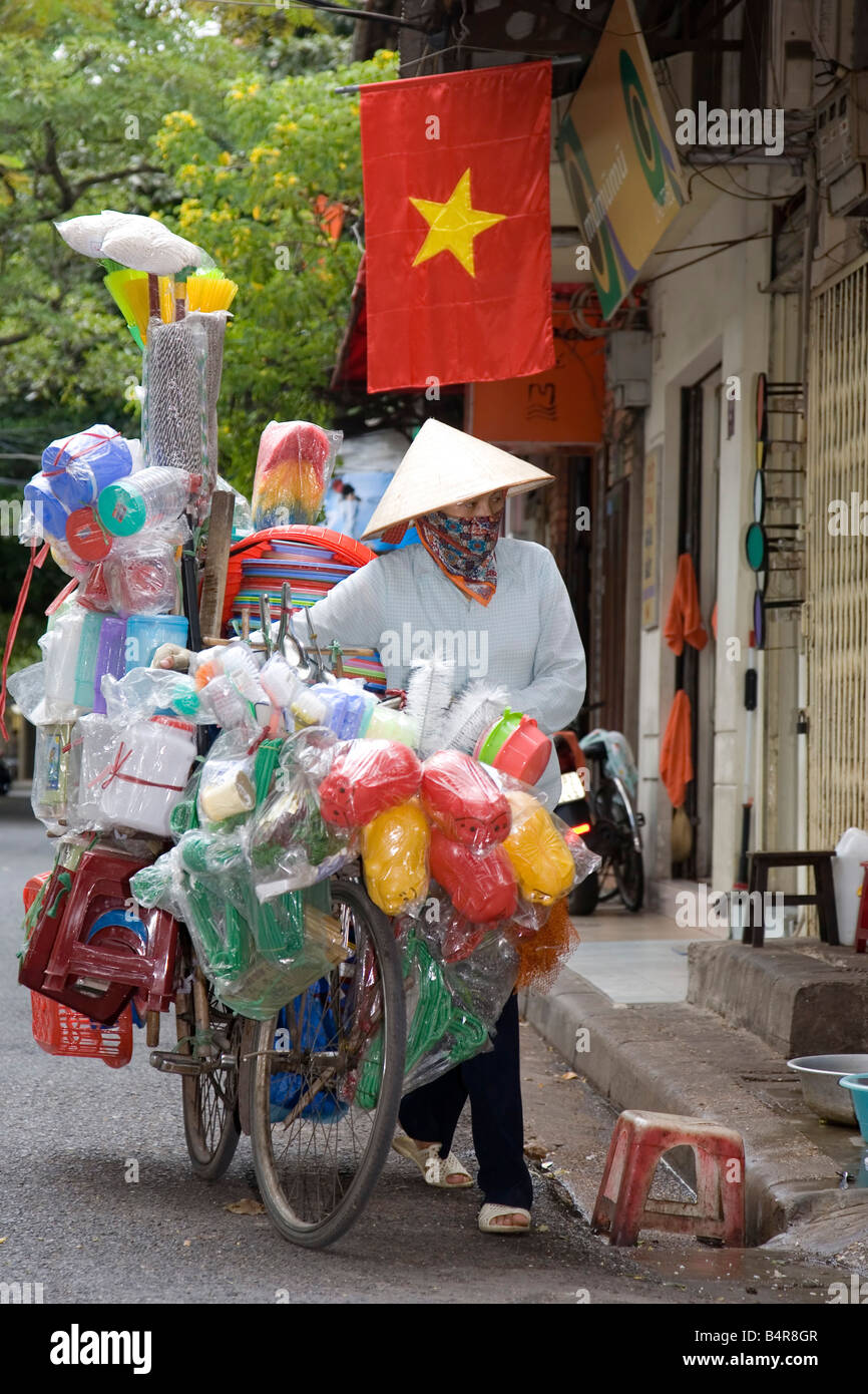 Hawker Hanoi Vietnam Stock Photo - Alamy