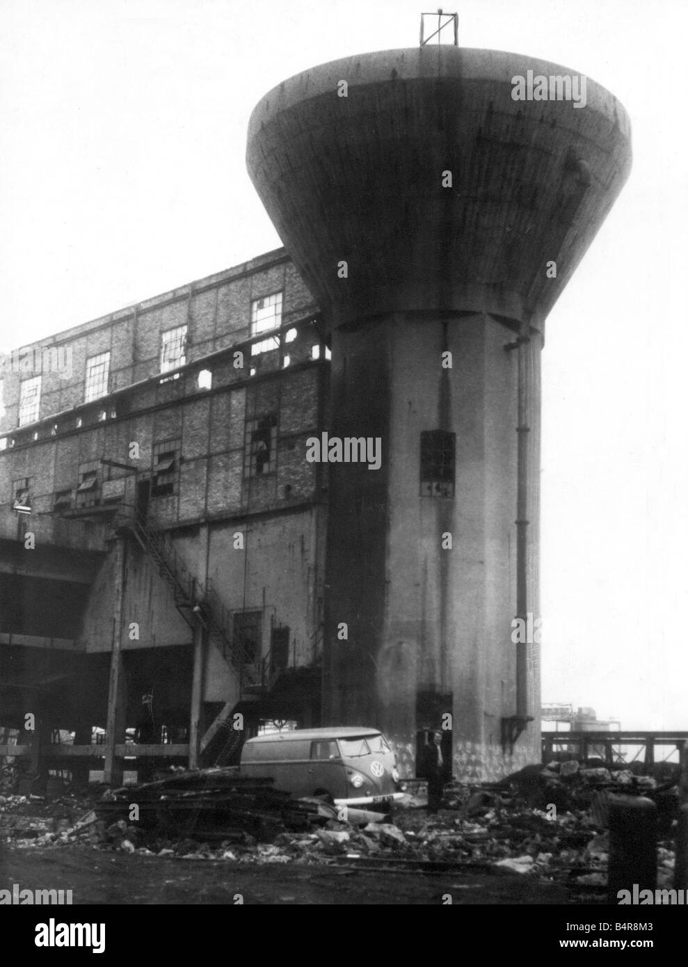 The 75ft high coal washing tower at Bates Pit Blyth just prior to ...