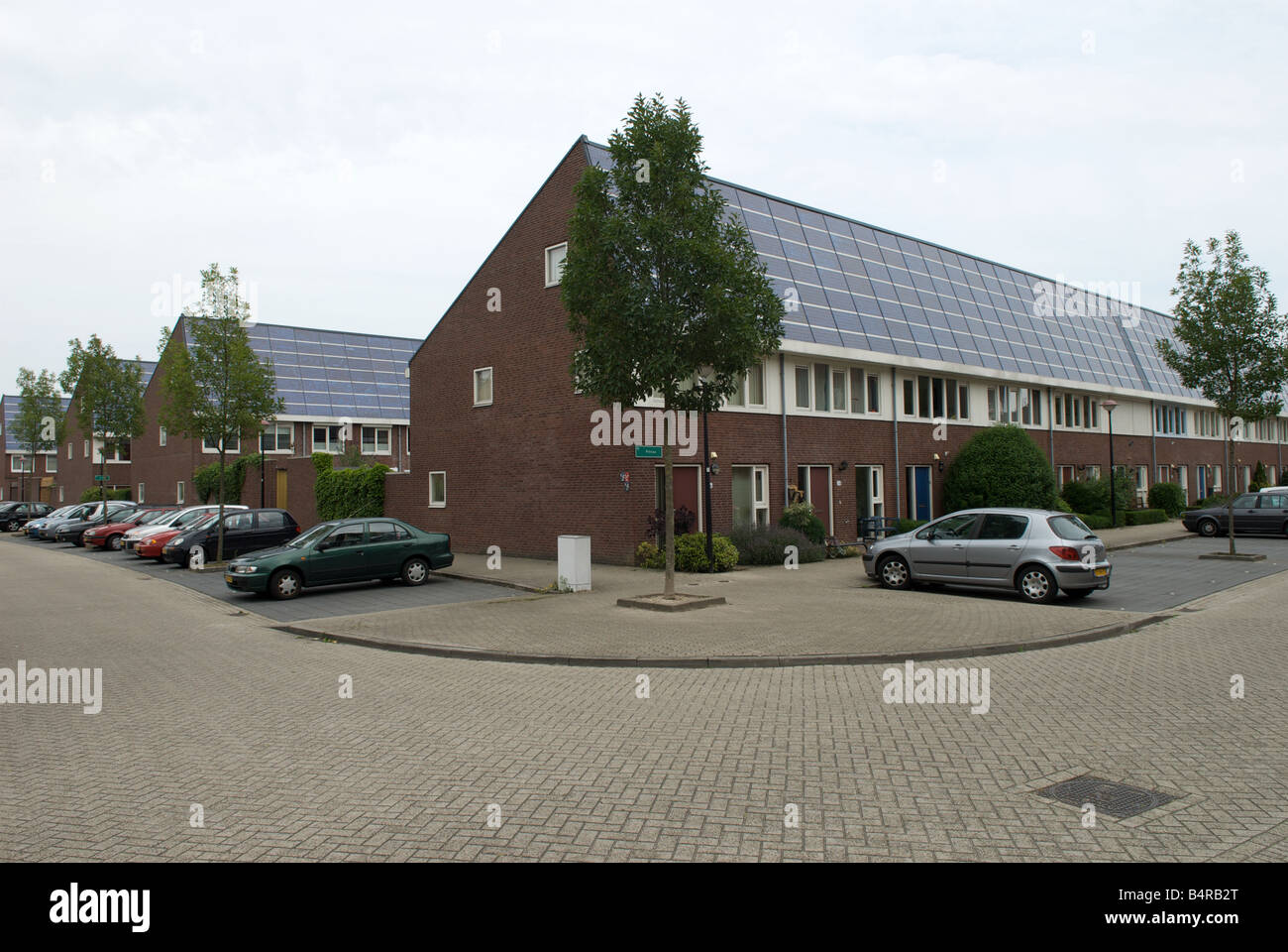 Shell solar panels fitted to houses on the world's largest solar ...