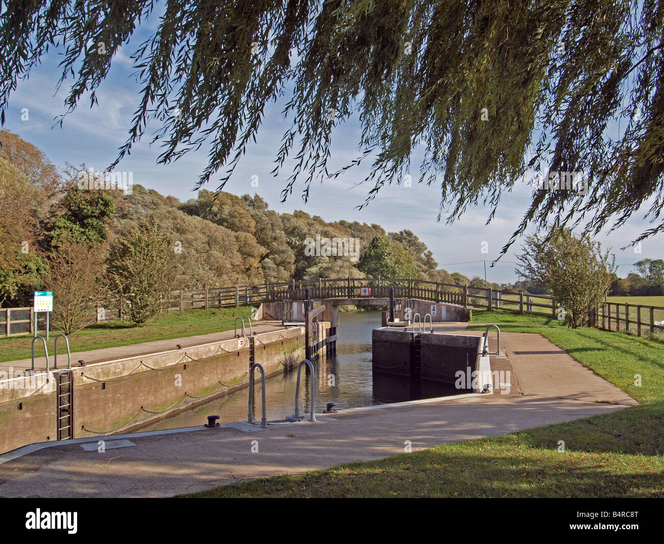 Water lock bridge hi-res stock photography and images - Alamy