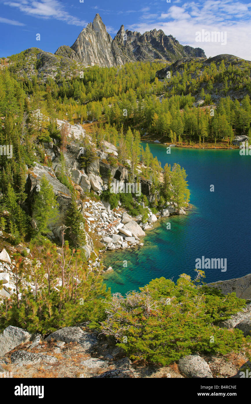 Perfection Lake and Prusik Peak in the Enchantment Lakes area of Alpine ...
