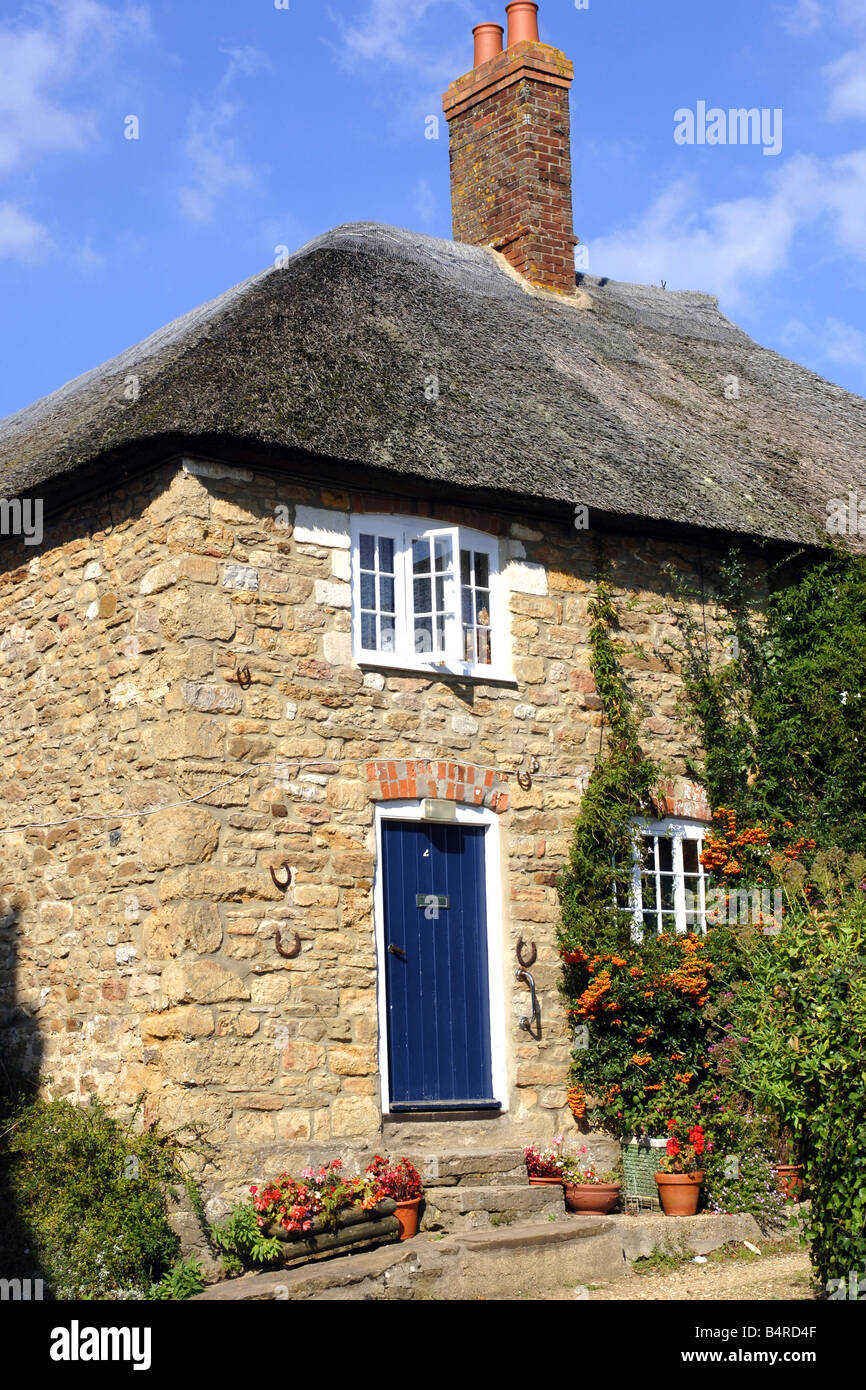 Pretty small detached country cottage hi-res stock photography and ...