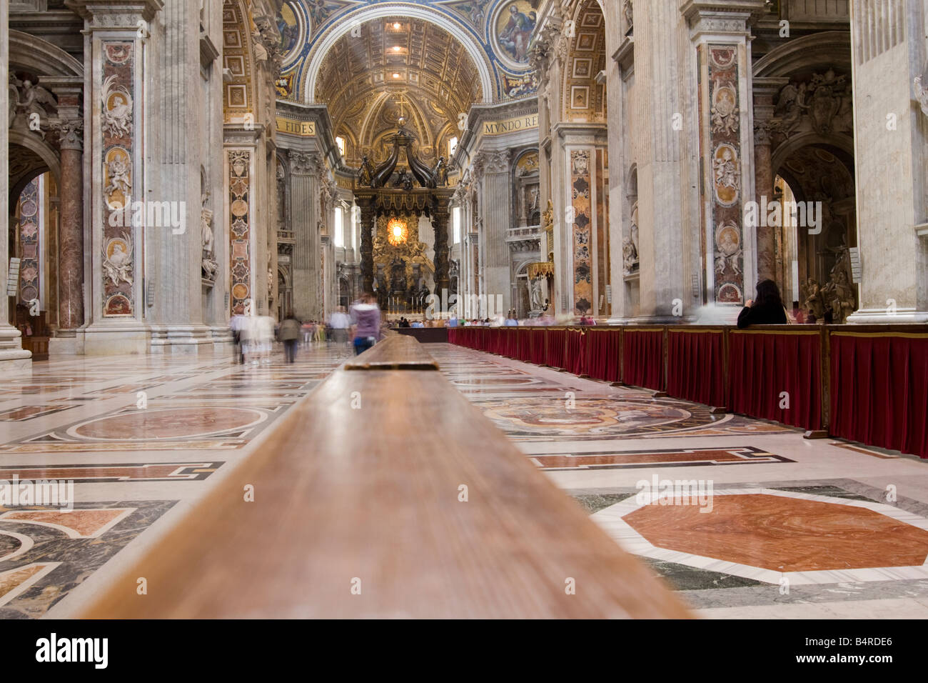 Altar of st peter s basilica hi-res stock photography and images - Alamy