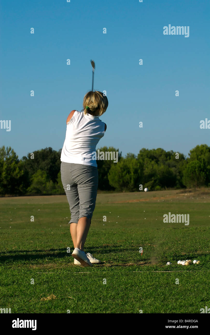 golf player making a shot Stock Photo - Alamy