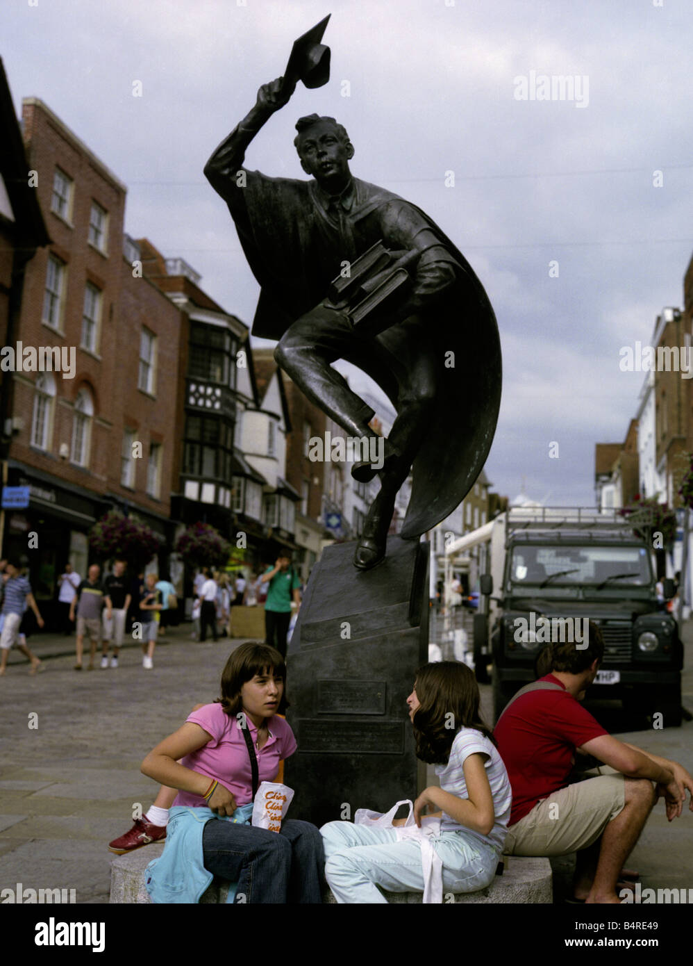 Guildford statue high street hi-res stock photography and images - Alamy
