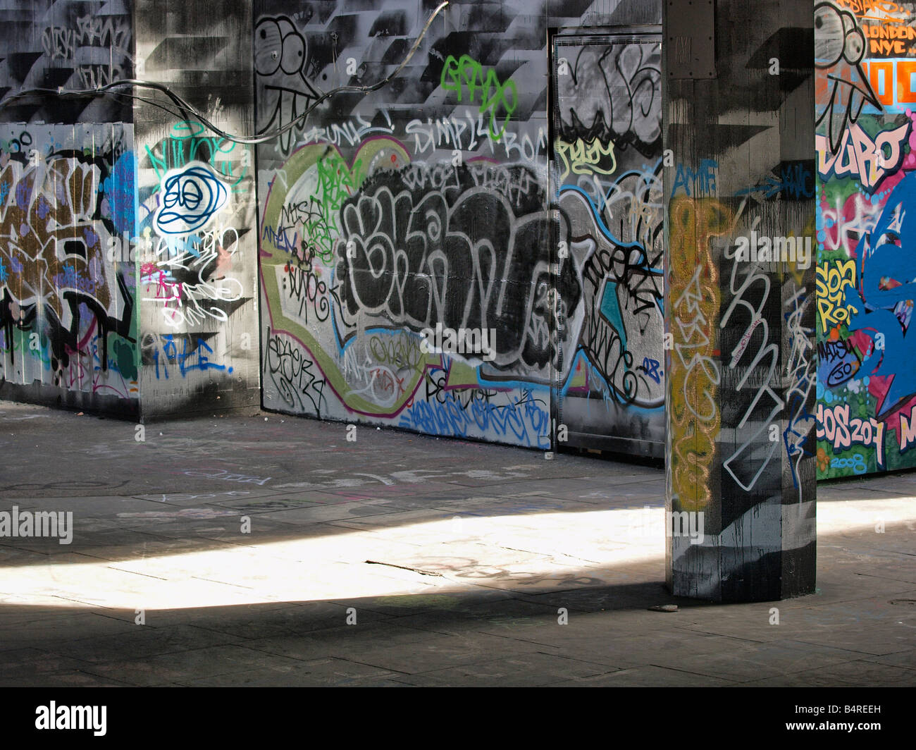 Graffiti london tags hi-res stock photography and images - Alamy
