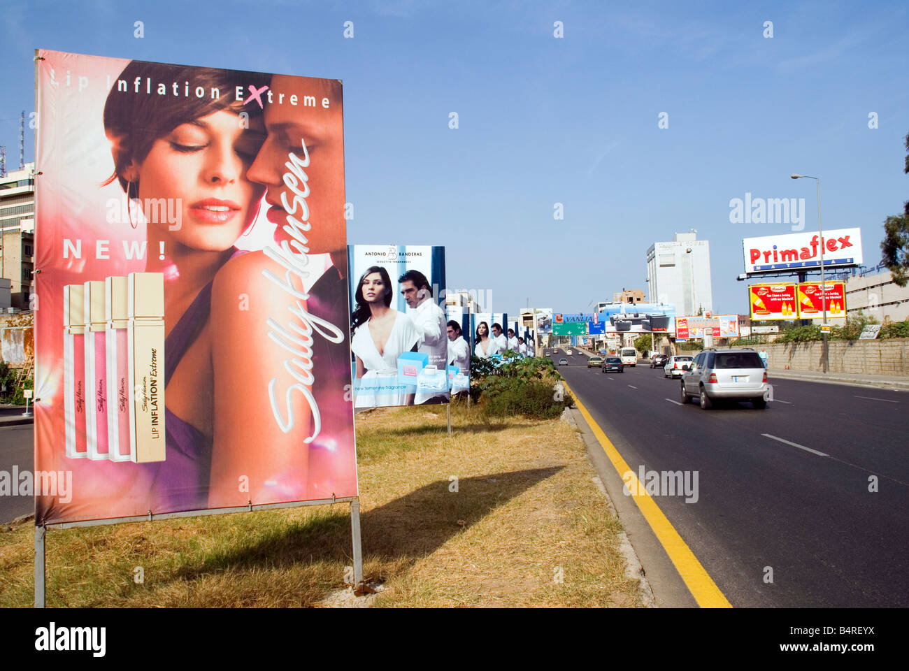 Digital advertising panels street hi-res stock photography and images ...