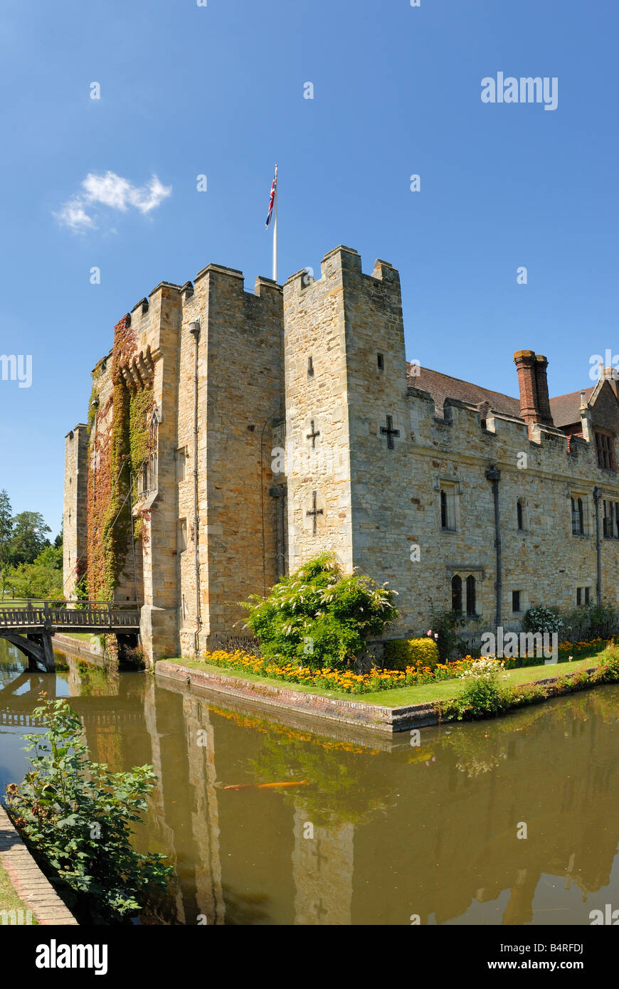 Moat castle hi-res stock photography and images - Alamy