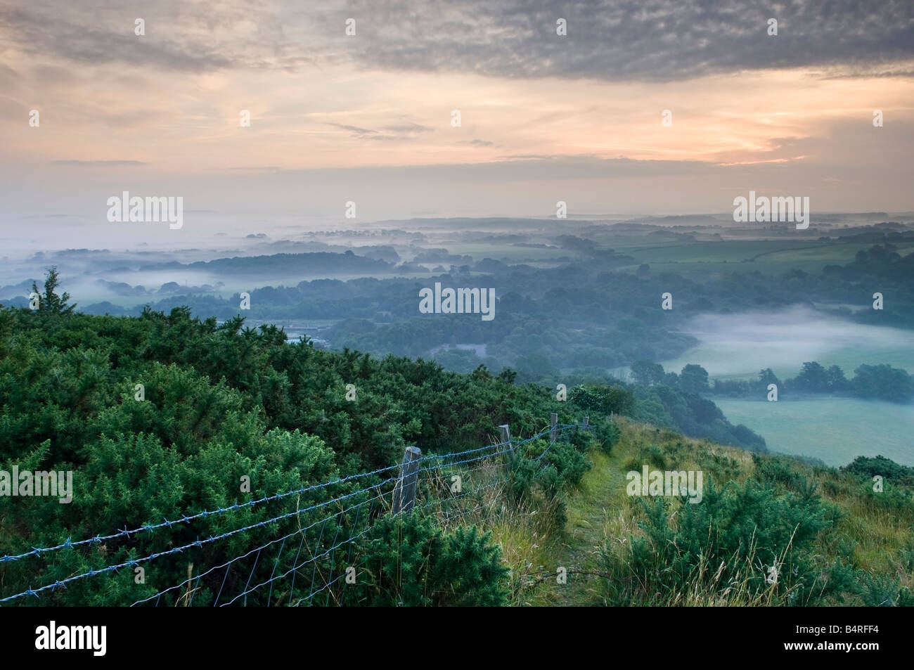 Sunrise countryside summer england hi-res stock photography and images ...