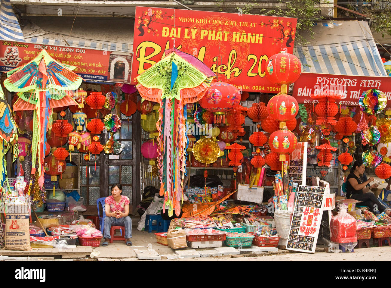 Souvenir shop and girl hi-res stock photography and images - Alamy