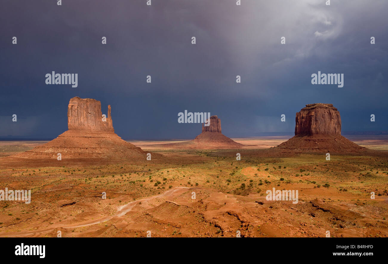 Utah buttes iconic landscape hi-res stock photography and images - Alamy