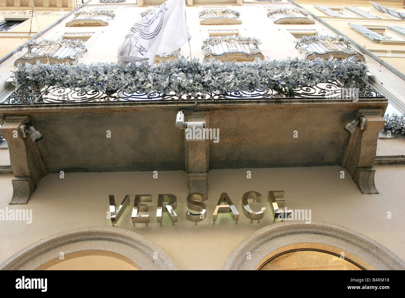 Versace shop via montenapoleone milano hi-res stock photography and ...