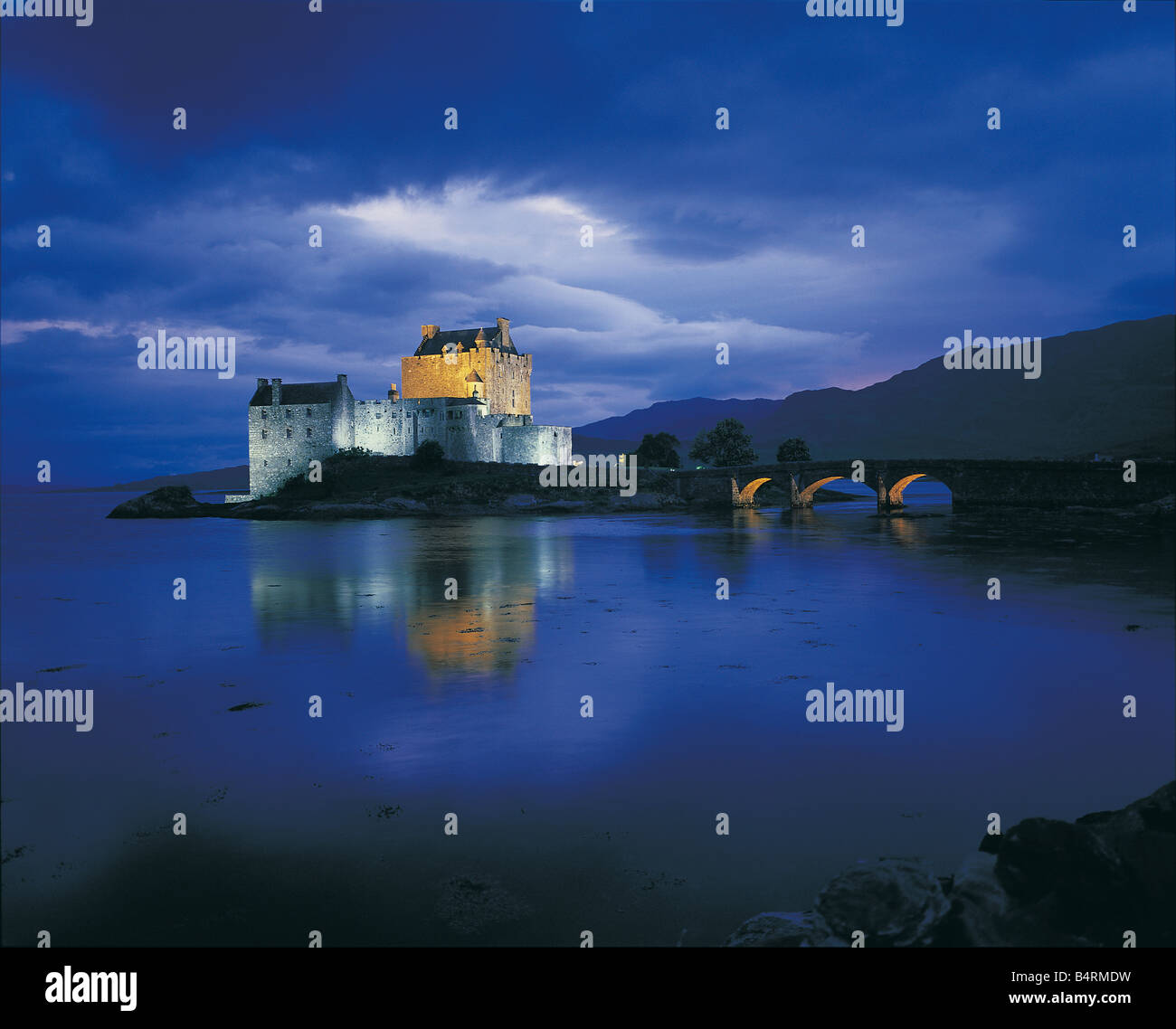 Brave disney castle hi-res stock photography and images - Alamy