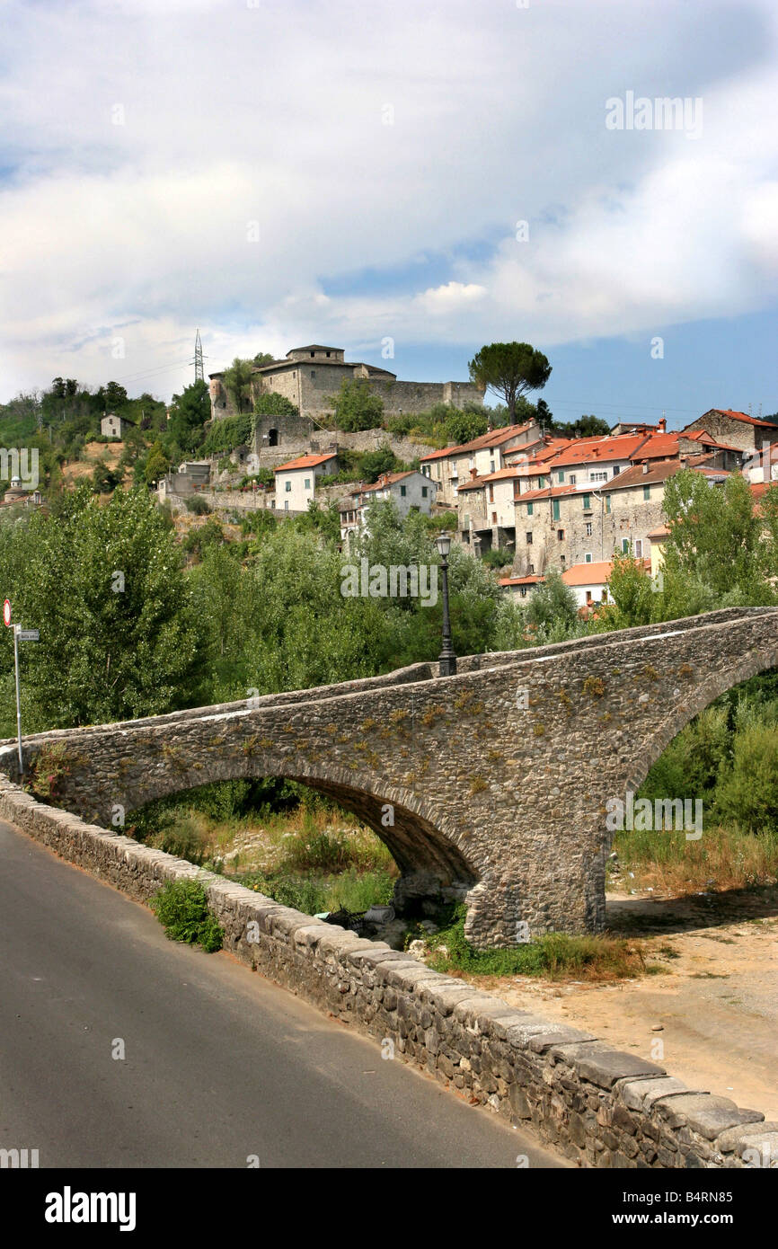 Landscape with Piagnaro castle from Ponte della Cresa bridge Pontremoli ...