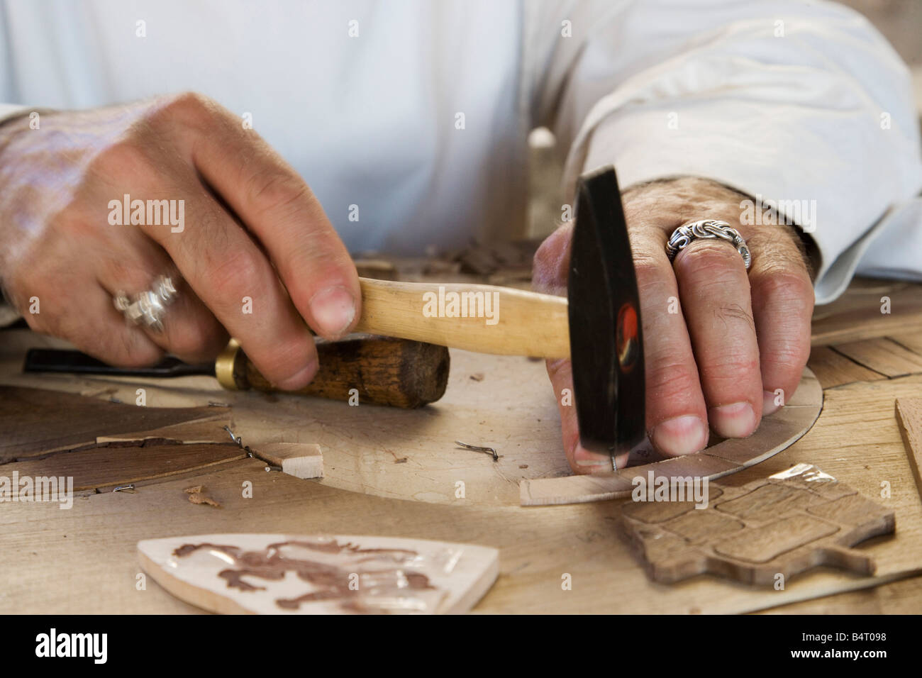 Woodcarver hi-res stock photography and images - Alamy