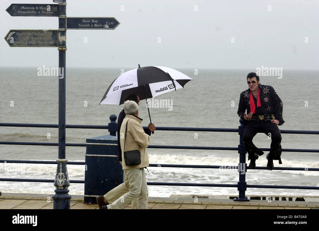Rockin Dave Riley as Elvis Presley in Porthcawl brightened up an ...