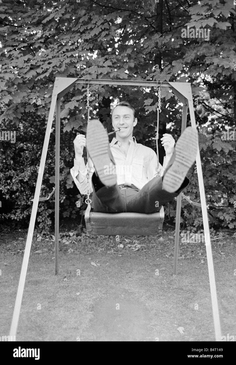 Jimmy greaves 1966 Black and White Stock Photos & Images - Alamy