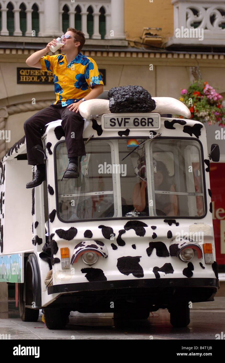 Milkfloat hi-res stock photography and images - Alamy