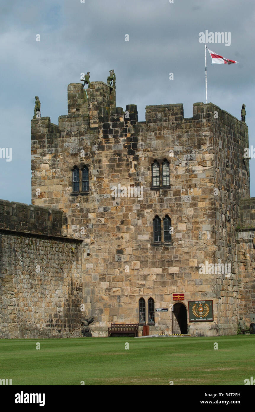 Abbott s Tower Alnwick Castle home of the Northumberland Fusiliers ...