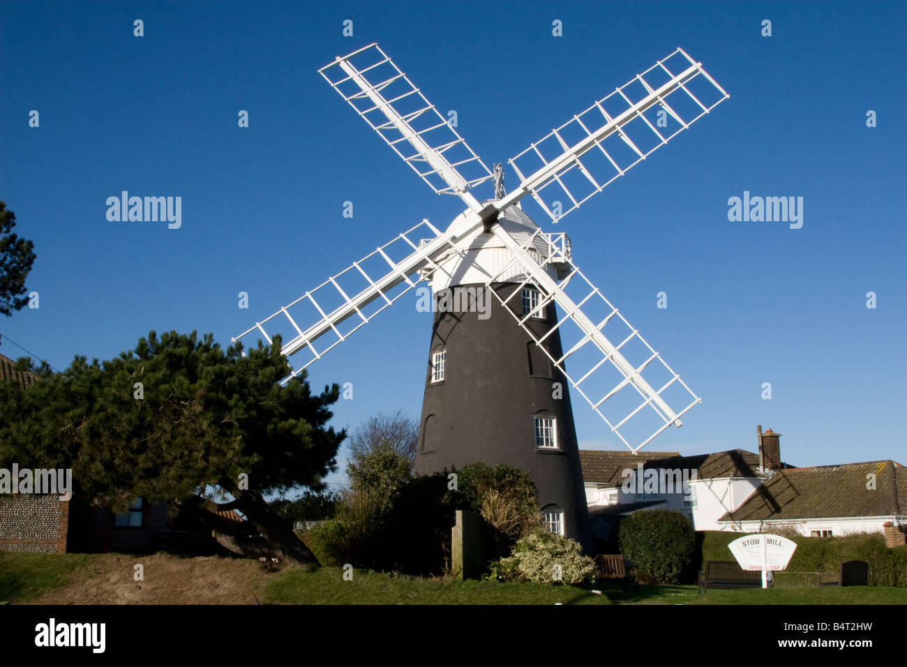 Open sided barn hi-res stock photography and images - Alamy